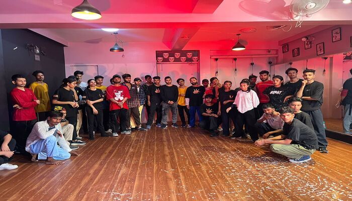 Born 2 Dance Exhibition Road in Patna | FITPASS